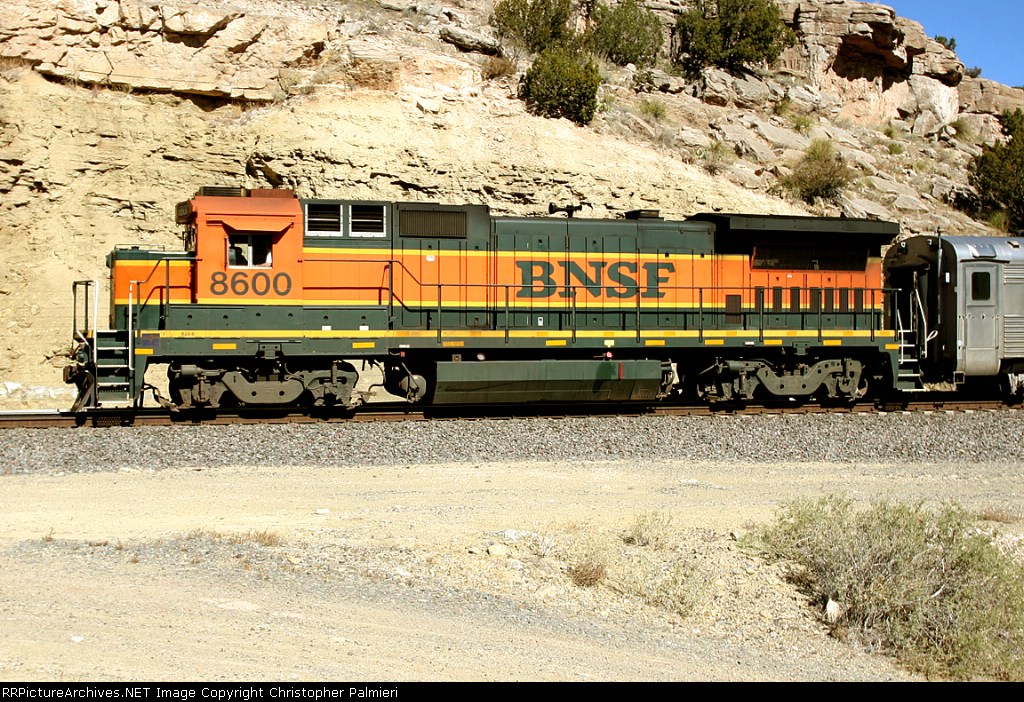 BNSF 8600
